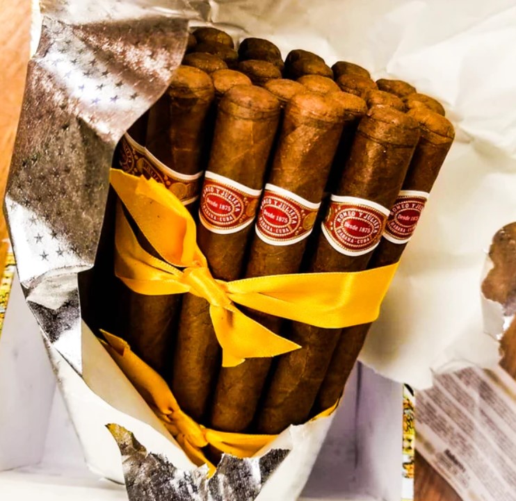 Elegance with Romeo y Julieta Cigars – Timeless Pleasure Await